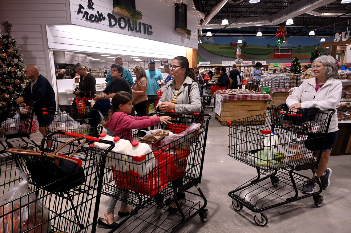 Detwiler’s Farm Market opens first Bradenton store | Bradenton Herald
